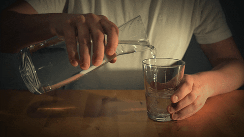 Gif Tomando Agua