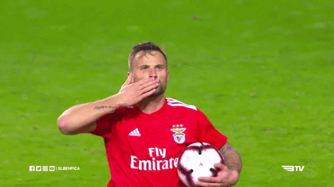 Sl Benfica Kiss GIF by Sport Lisboa e Benfica - Find & Share on GIPHY