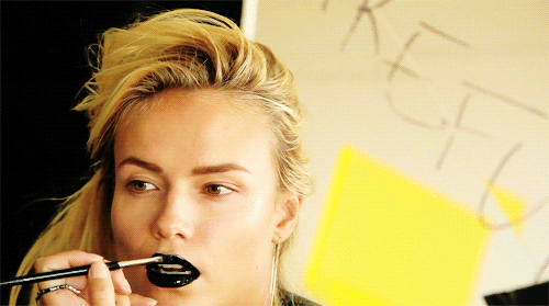 Dark Lipstick S Find And Share On Giphy