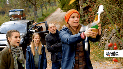 Celebrate Sparkling Wine GIF by SWR Kindernetz - Find & Share on GIPHY