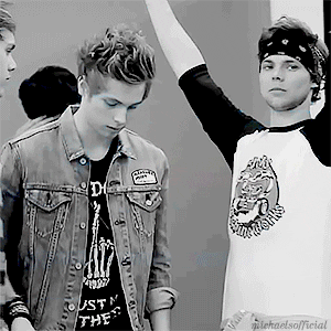 5Sos GIF - Find & Share on GIPHY