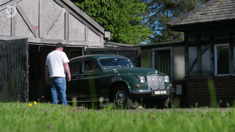 GIF by Discovery Europe - Find & Share on GIPHY