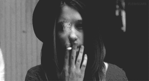 Menina Desmaiando Gif Tumblr