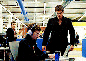 Social Network Waiting Computer GIFs - Find & Share on GIPHY