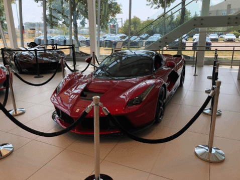 [Ferrari LaFerrari] at Ferrari of Washington : r/spotted