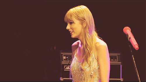 Taylor Swift Laughing GIF - Find & Share on GIPHY
